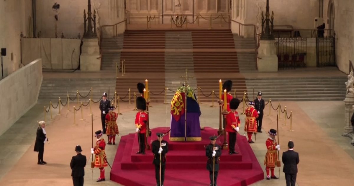 Een koninklijke begrafenis en kroning: sacrale… | Cultuur onder Vuur