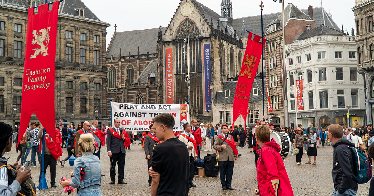 A crusade of public prayers against… | TFP Student Action Europe